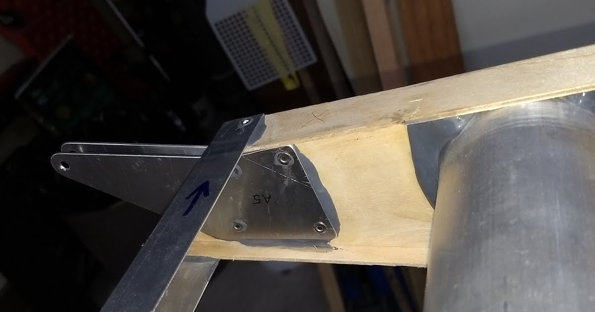 Just Highlander 371: Right wing flap and aileron hinges