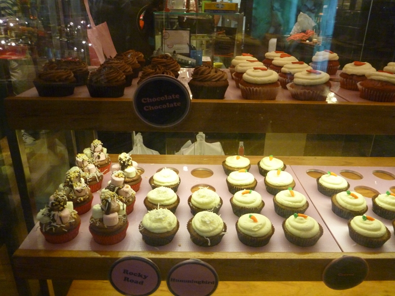 Eat. Play. Shop.: Eat. @ The Cupcake Bakery