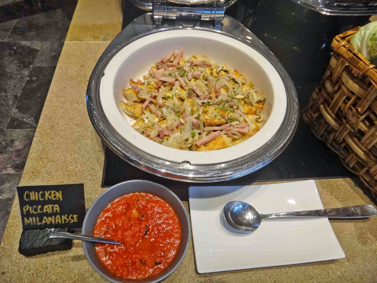 cupkaye: Lunch Buffet: Flavors at Holiday Inn Makati