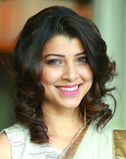 Tejaswini Pandit Wiki, Biography, Dob, Age, Height, Weight, Husband and ...