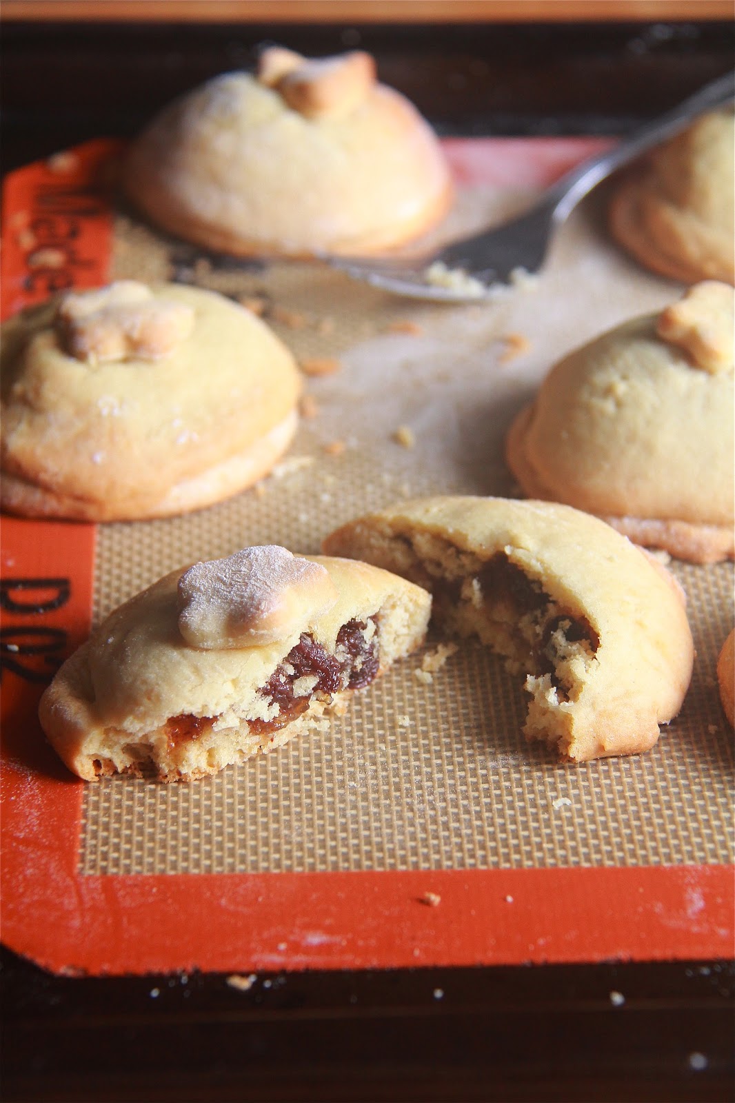 Crumbs and Cookies: filled raisin cookies.