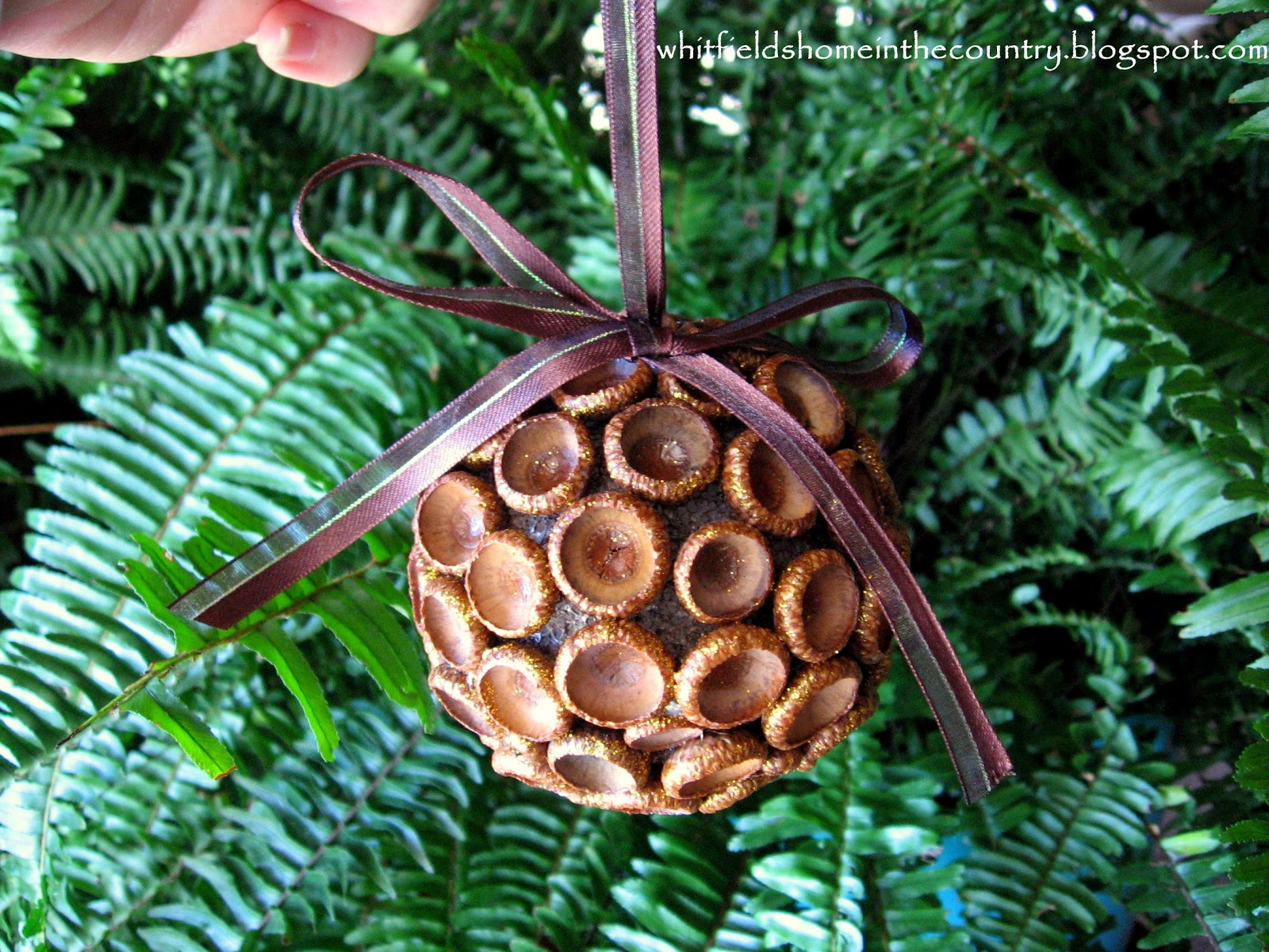 ~ Whitfield's Home ♥ In The Country ~: DIY - Pretty Acorn Ornament