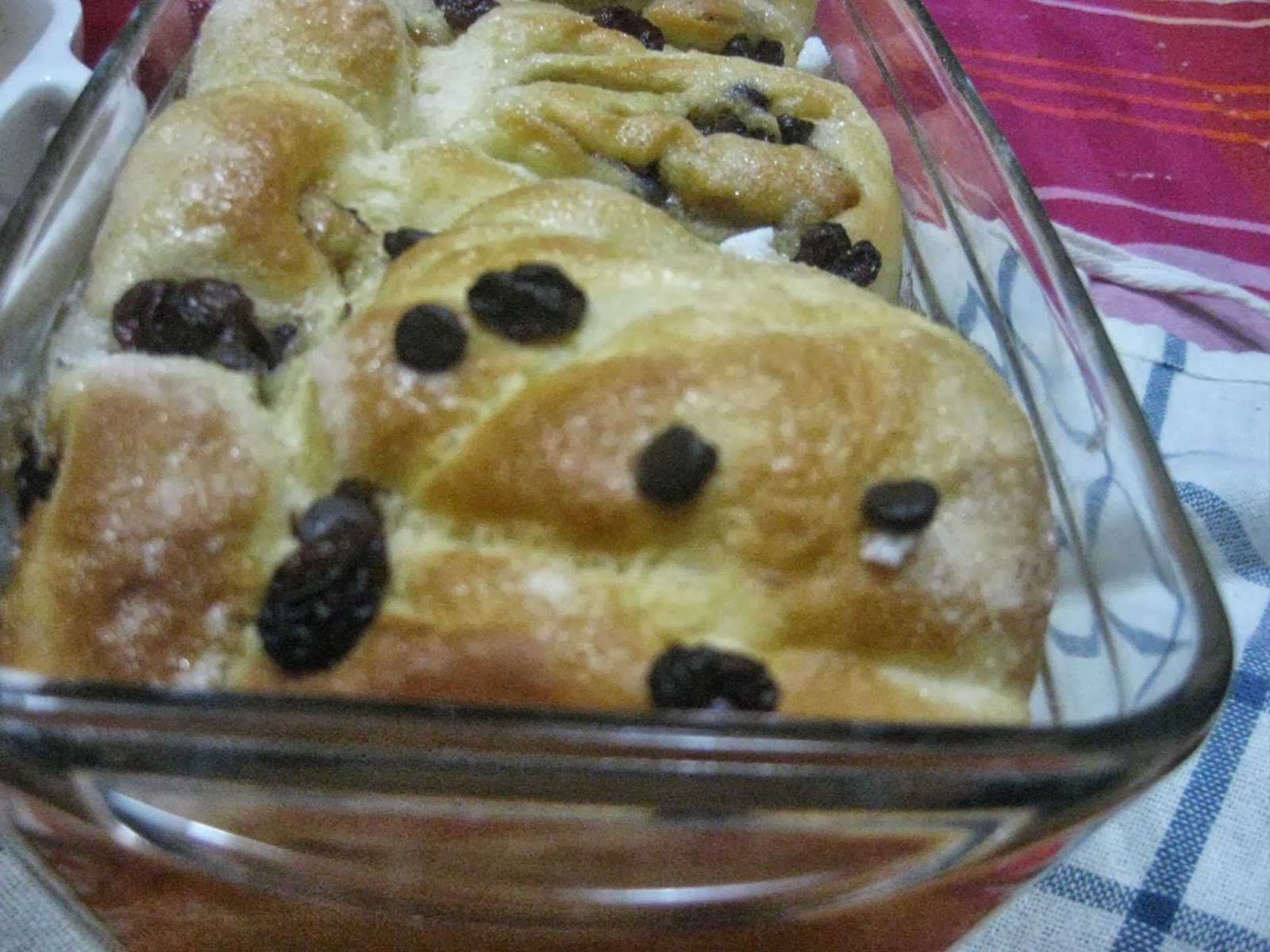 ROSY WHITE KITCHEN: ROTI KISMIS CHOC CHIP CINNAMON ROLL