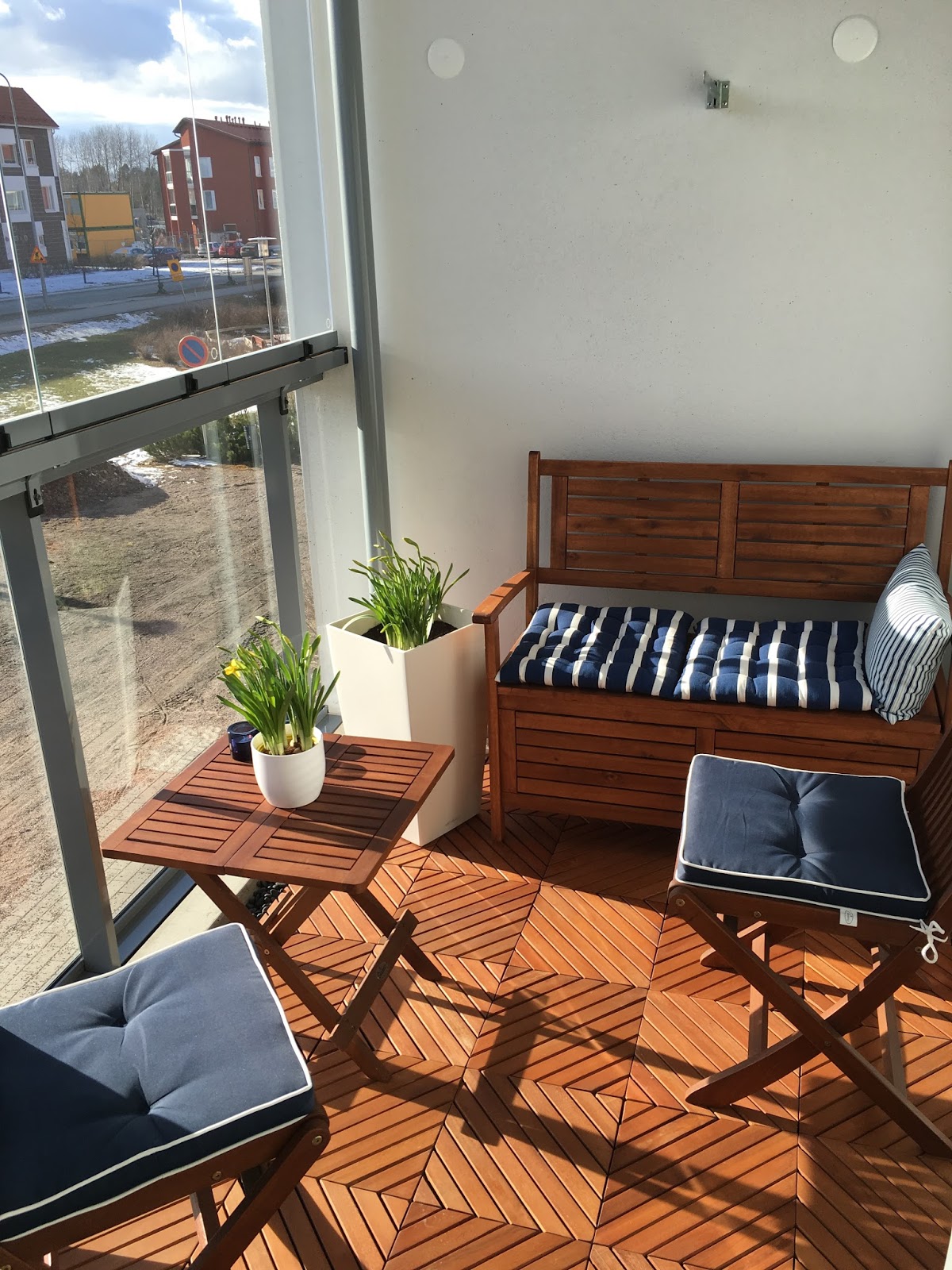 Bottle Of White Dreams: Keväinen parveke :)