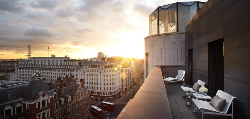 Radio Rooftop Bar "Me" Hotel London | Norman Foster - Ministerio de diseño