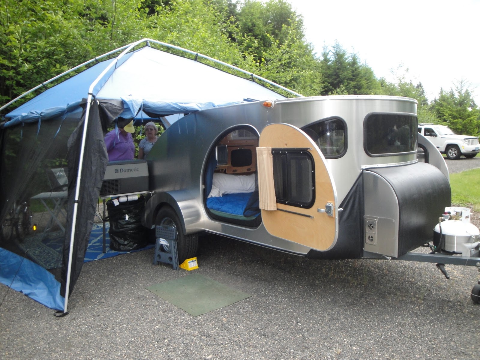 La Dee Dah, My Vintage Trailer and Other Obsessions: International ...