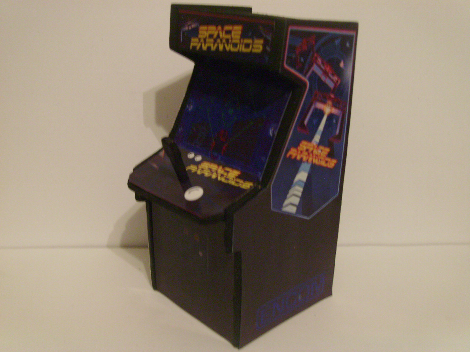 Retro Heart: SPACE PARANOIDS Scale Arcade Model ( from Tron movie )