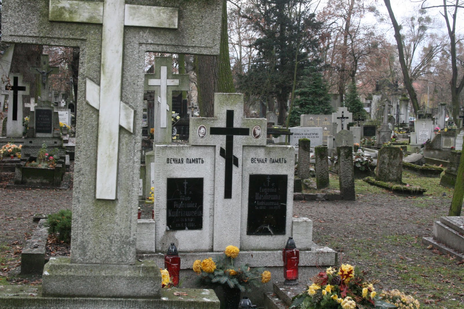 PIĄTA STRONA ŚWIATA: Pod Carskimi Wrotami, z ikoną Denikina w tle