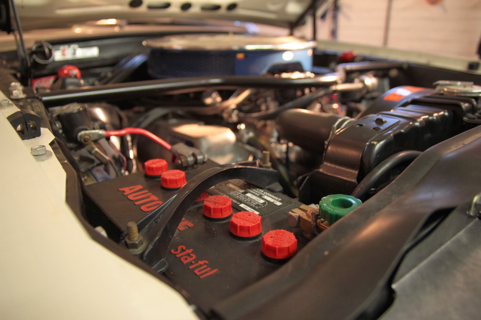 1970 Mustang Plain Jane Sleeper: The New Engine bay