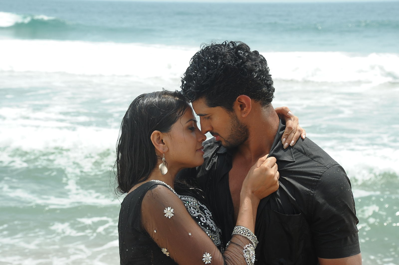 Rushi Telugu Movie Latest Stills