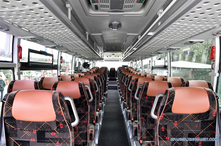 Autobús cien por ciento eléctrico fabricado por fabricante chino en París