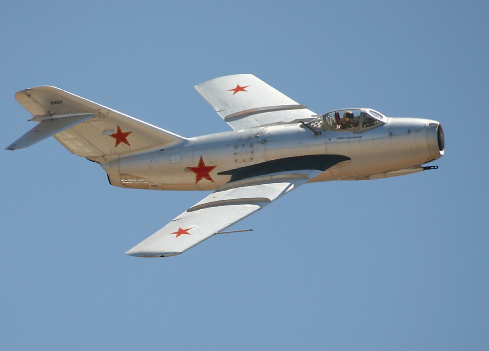 Fly in MiG-29 for tourists! : MiG-15 flight: ride a Legend!