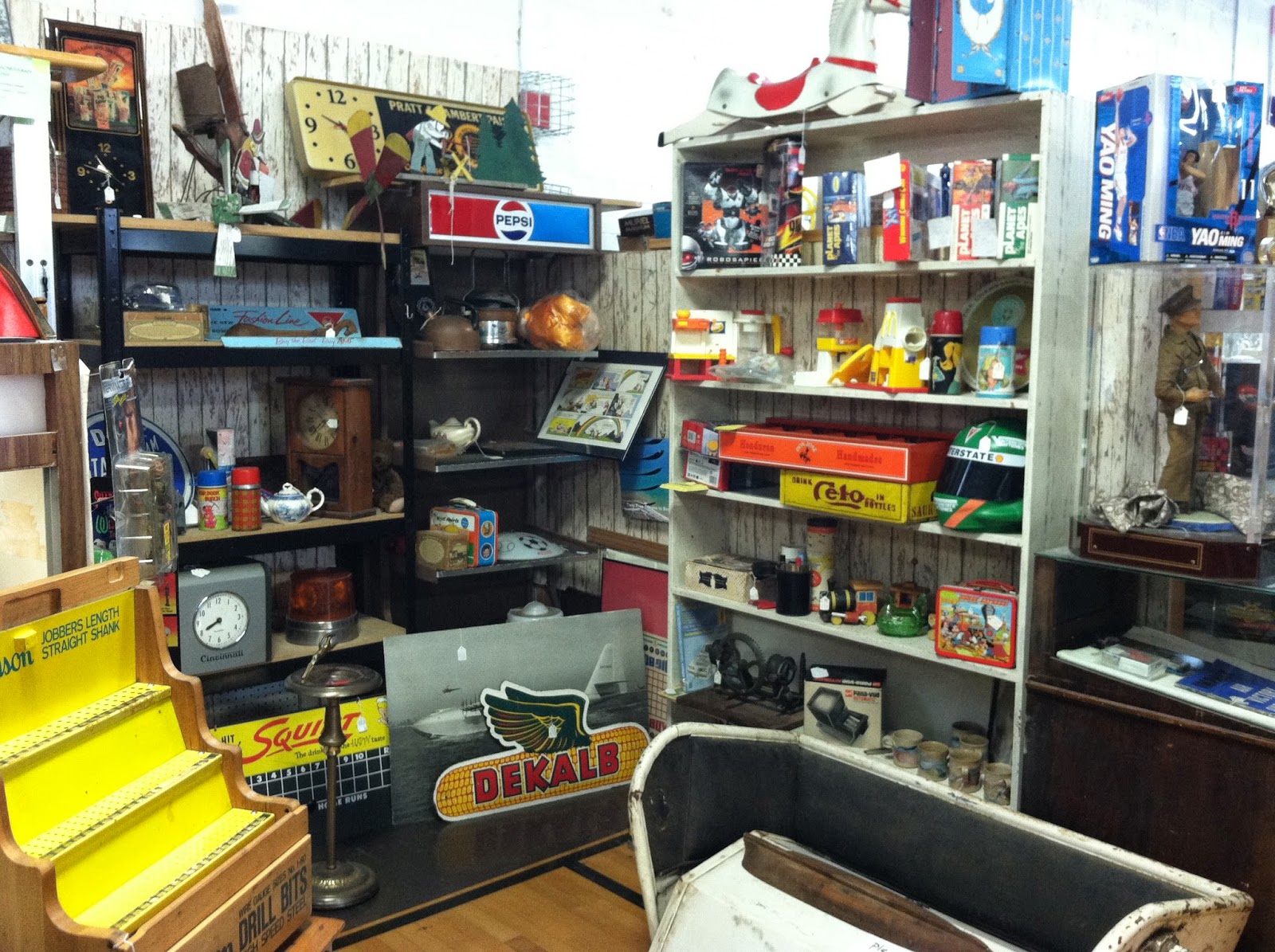 .: Pink Elephant Antique Mall.... Livingston, IL