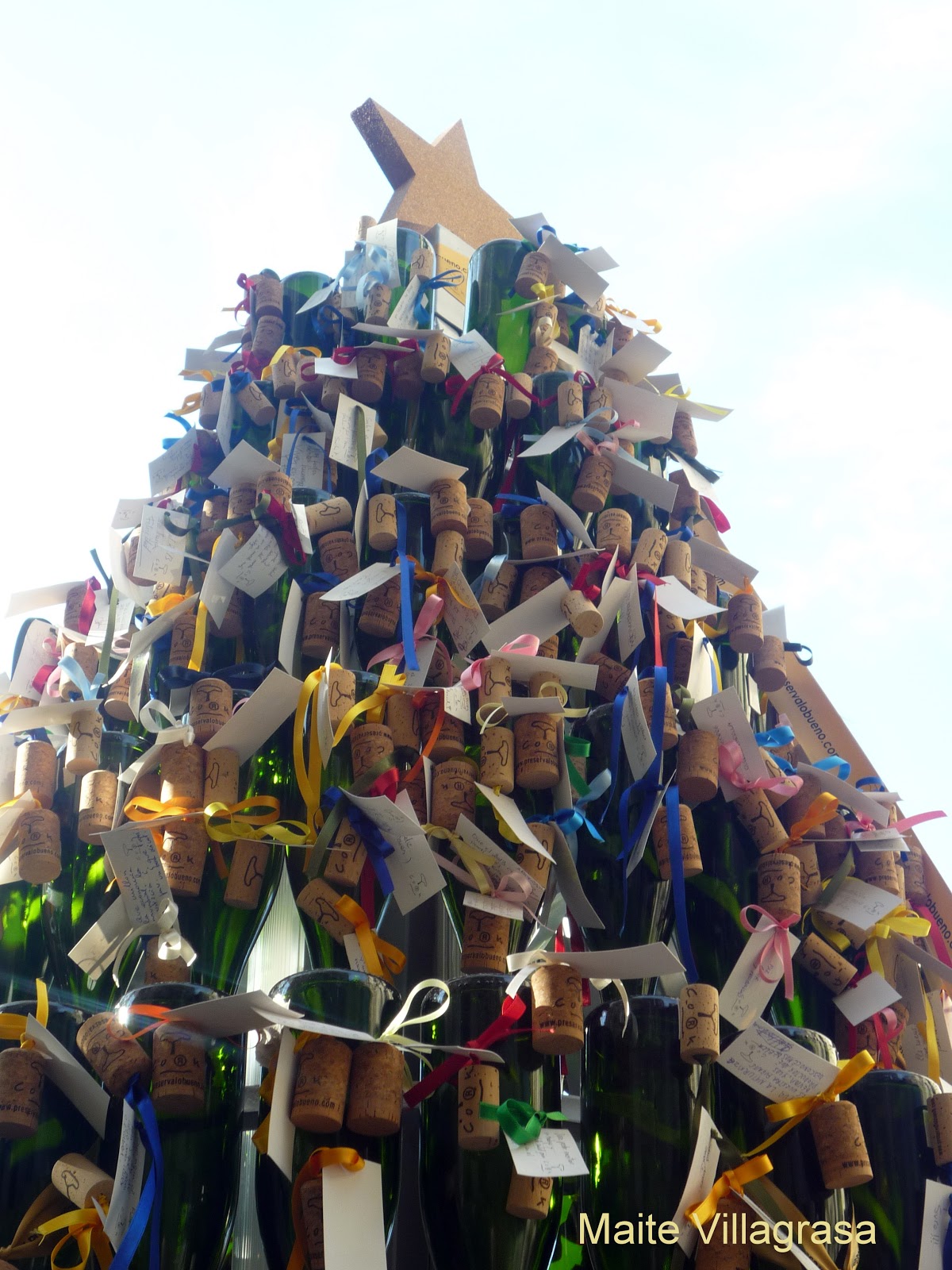ANDO BARCELONEANDO: UN ÁRBOL LLENO DE BUENOS DESEOS