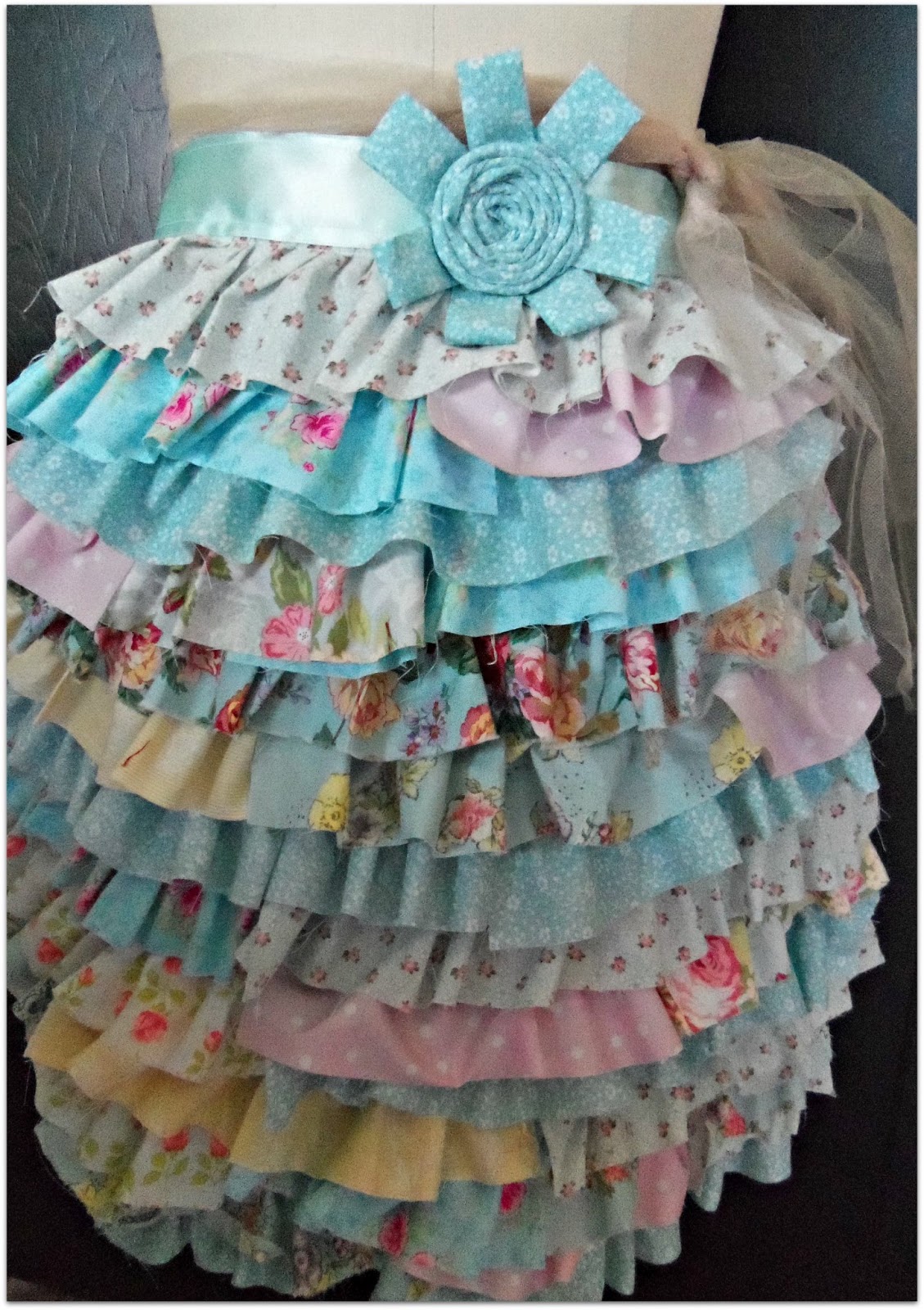 One Crafty Mess - HAPPINESS handmade: Shabby chic APRON