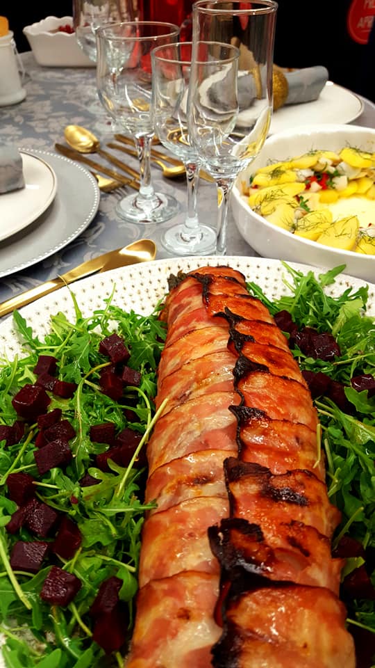 Lombo de Novilho Recheado com Espargos, Bacon, Tâmaras e Nozes