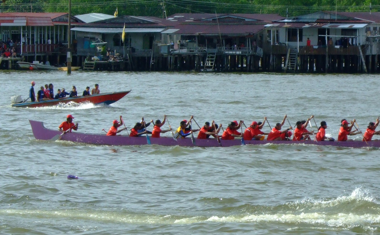 Lumba Perahu Kayuh dan Lumba Perahu "Tambang"