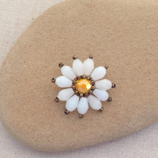 Lisa Yang Jewelry : Brick Stitch Daisy Flower DIY