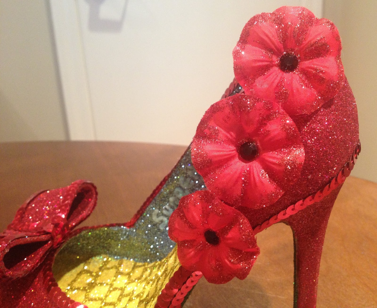 Confessions of a glitter addict: Ruby Slippers!