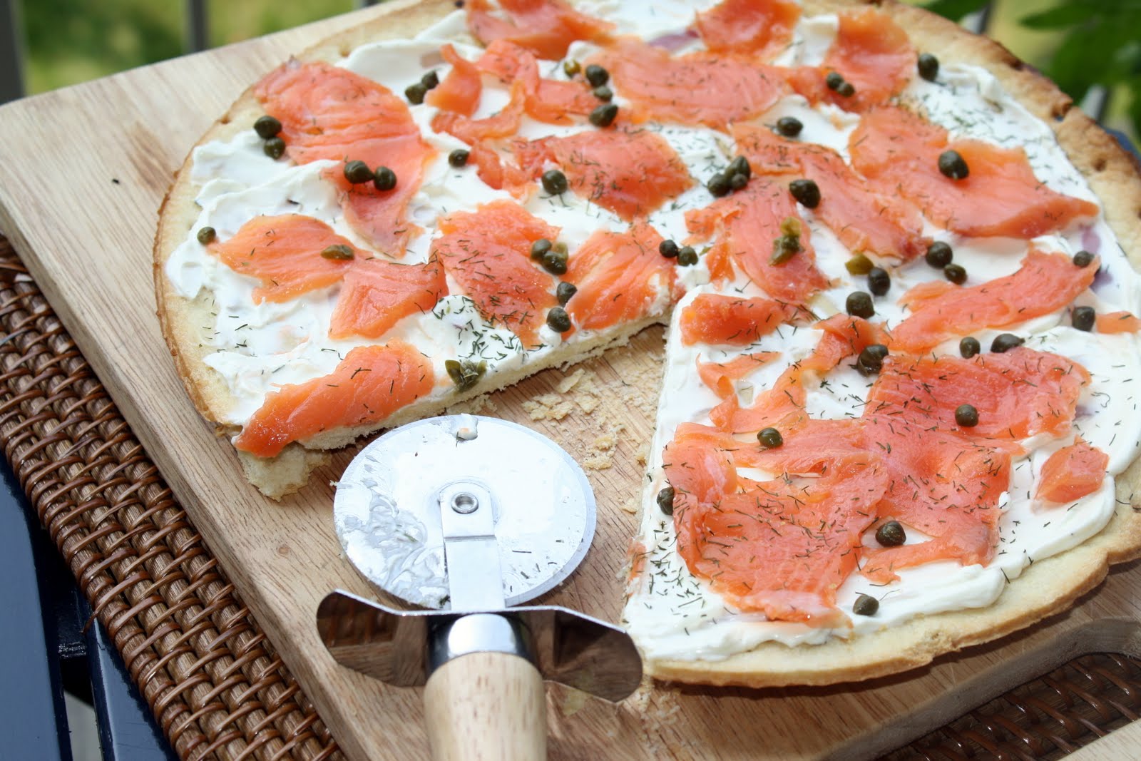 OceanPacificPapayaStyle: Smoked Salmon Pizza