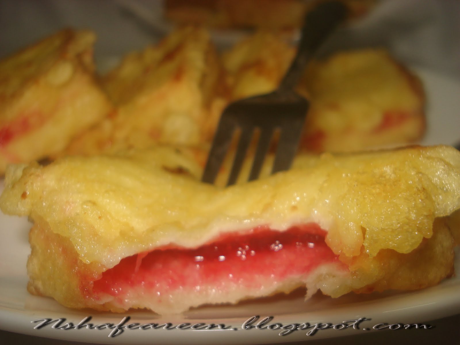 Roti Goreng Ragup Inti Strawberry ~ Nshafeareen®
