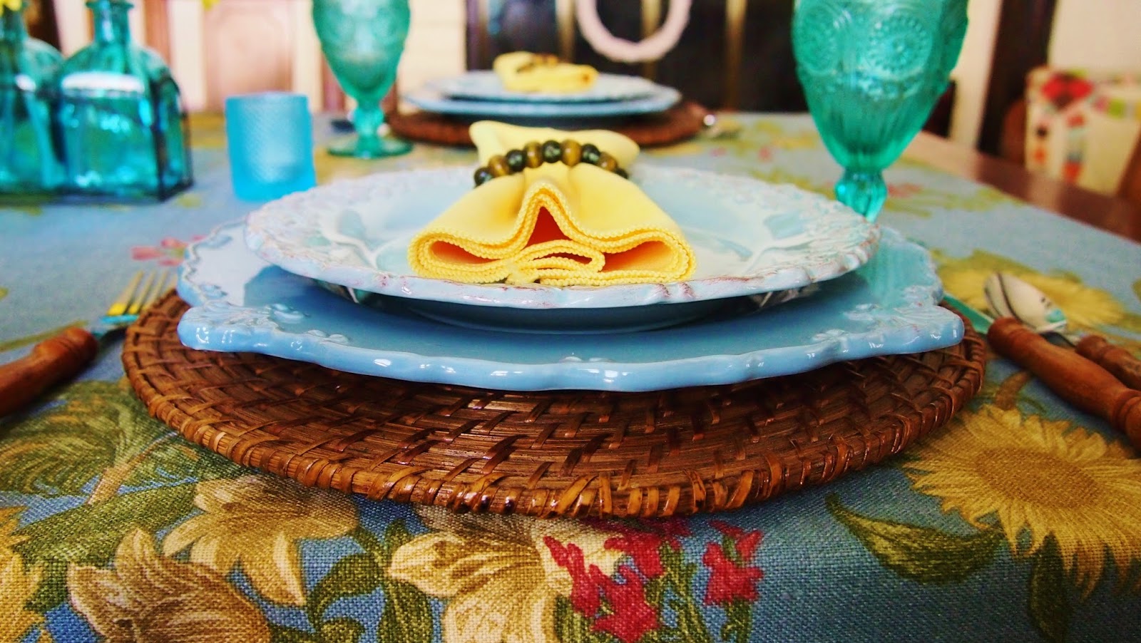 In the Middle of Nowhere : Sunday Supper Tablescape