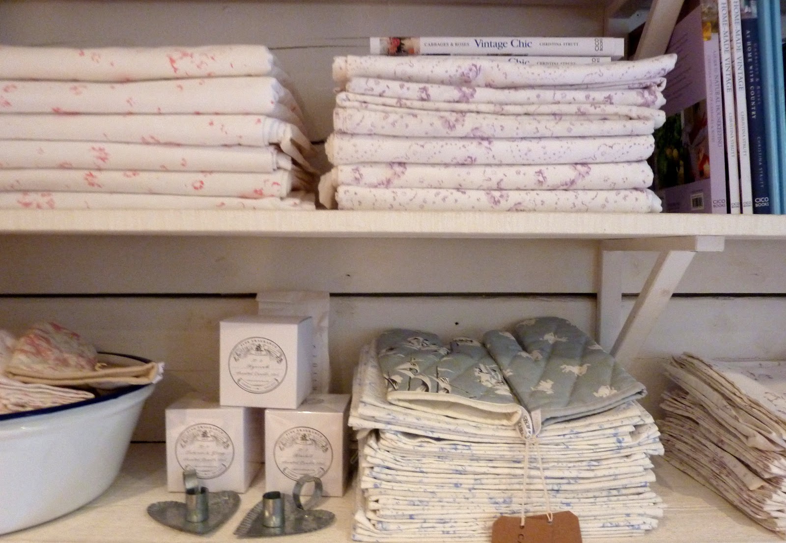 manon 21: Cabbages & roses