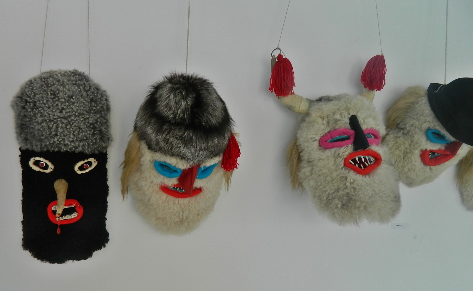 Crampeie de istorie botosaneana: Masca tradiţională la români