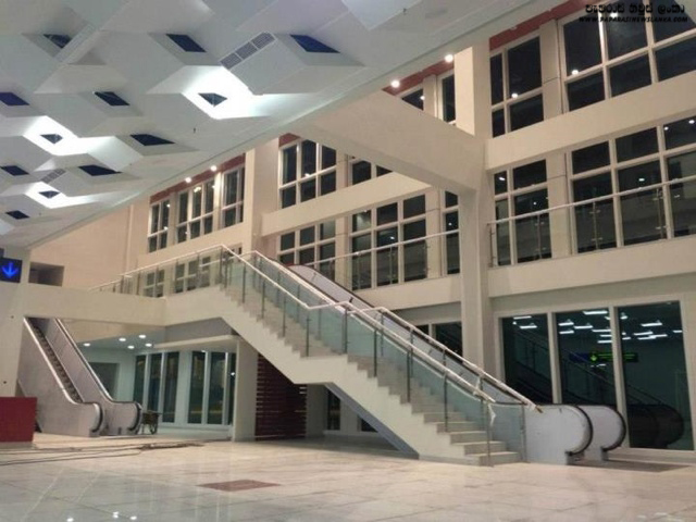 Articles Paparasi News Lanka: Maththala Airport