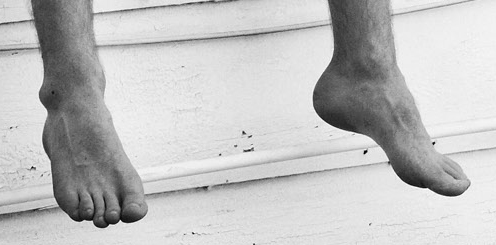 Straight Jock Feet: Evan Peters American Horror Story feet...