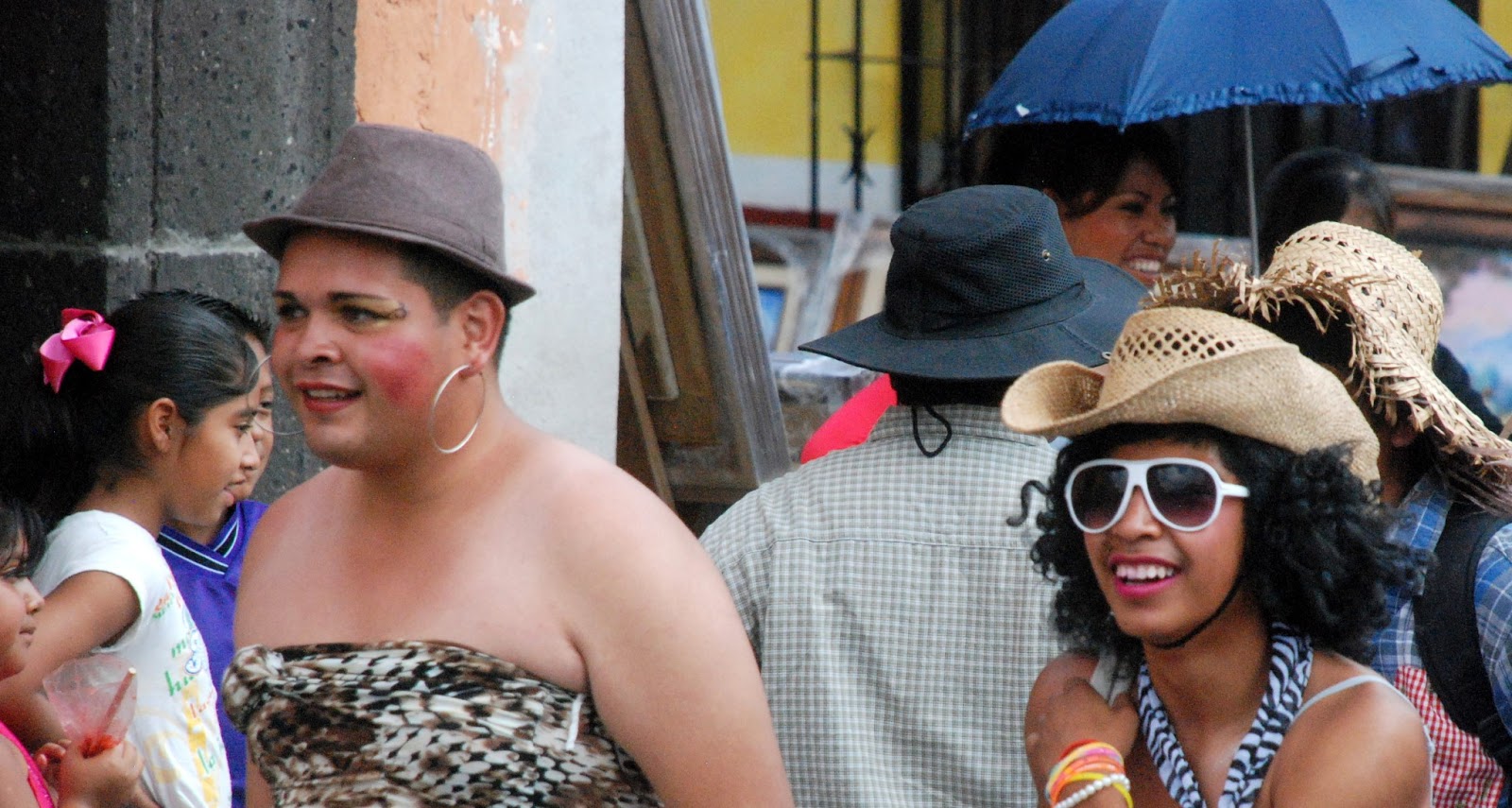 CupCakes and CrabLegs: Dia De Los Locos