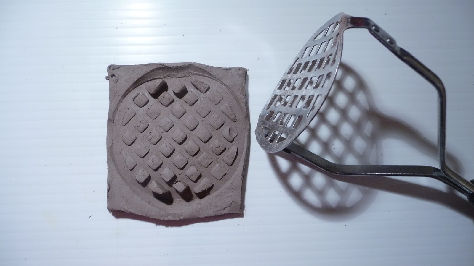 LEs ArtS MÉdiaTiques Selon CaMilLe: Outils pour travailler l'Argile