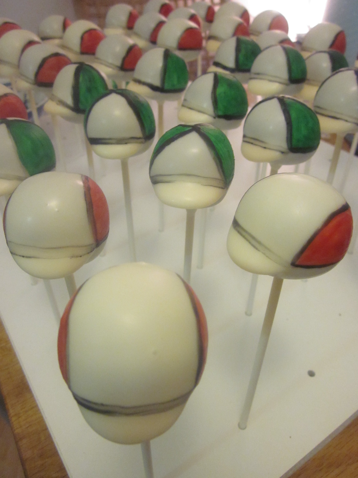 The Cake Pop Bakery: Melbourne Cup Cake Pops