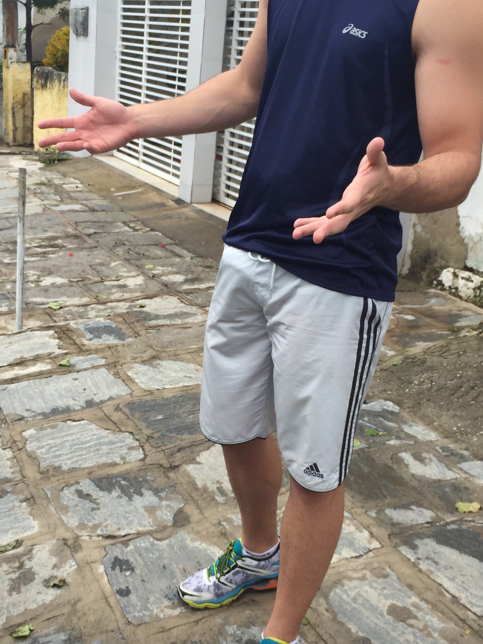 Homens Pelados Flagrei O Amigo Do Meu Irmão De Pau Duro Na Bermuda