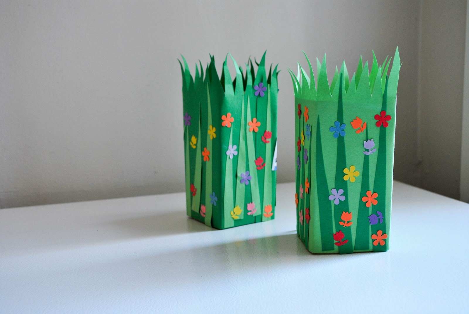 How to.... do something: How to make a spring vase from a milk carton