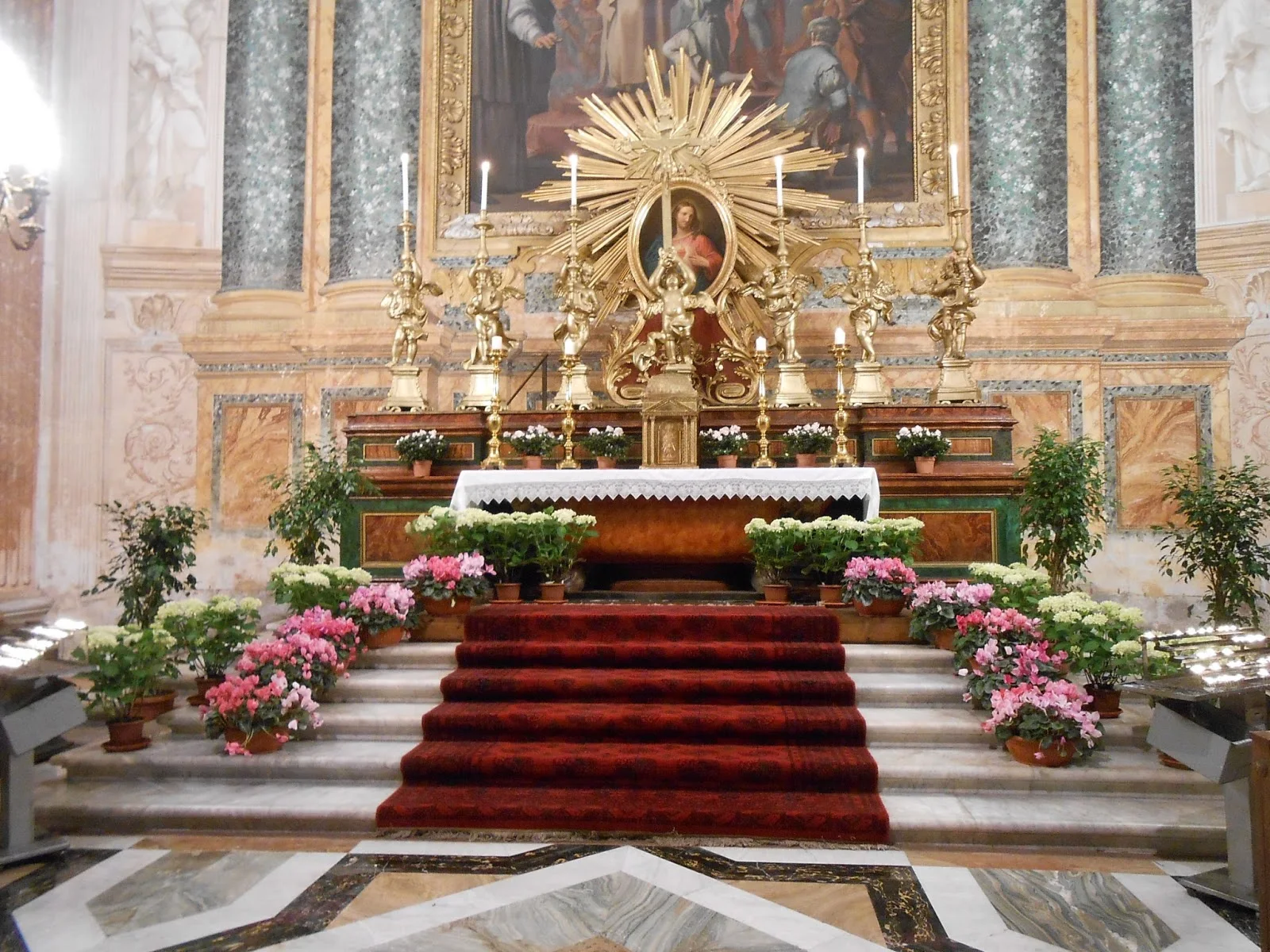 New Liturgical Movement: Roman Sacrament Altars, Holy Thursday 2013