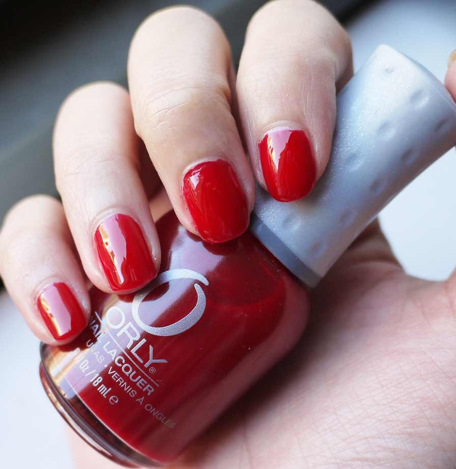 Sassy Fashionista: The Perfect Red Nail Polish