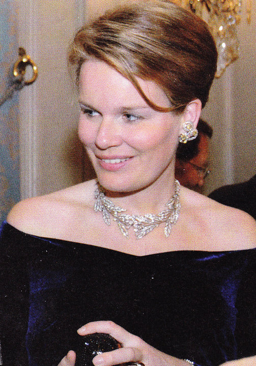 Queen Mathilde: Jewels: Diamond E Earrings