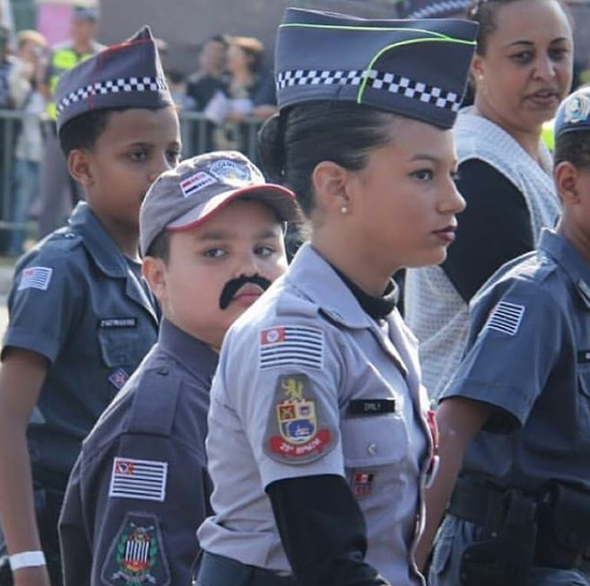 Milico Ponderão: PELO NÍVEL DO BIGODE É FILHO DE CABO VÉI