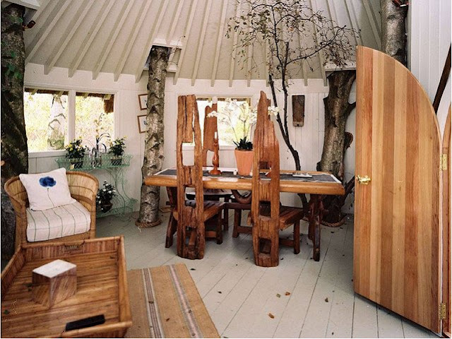 Your Daily Beautiful: Tree House? Dream House.
