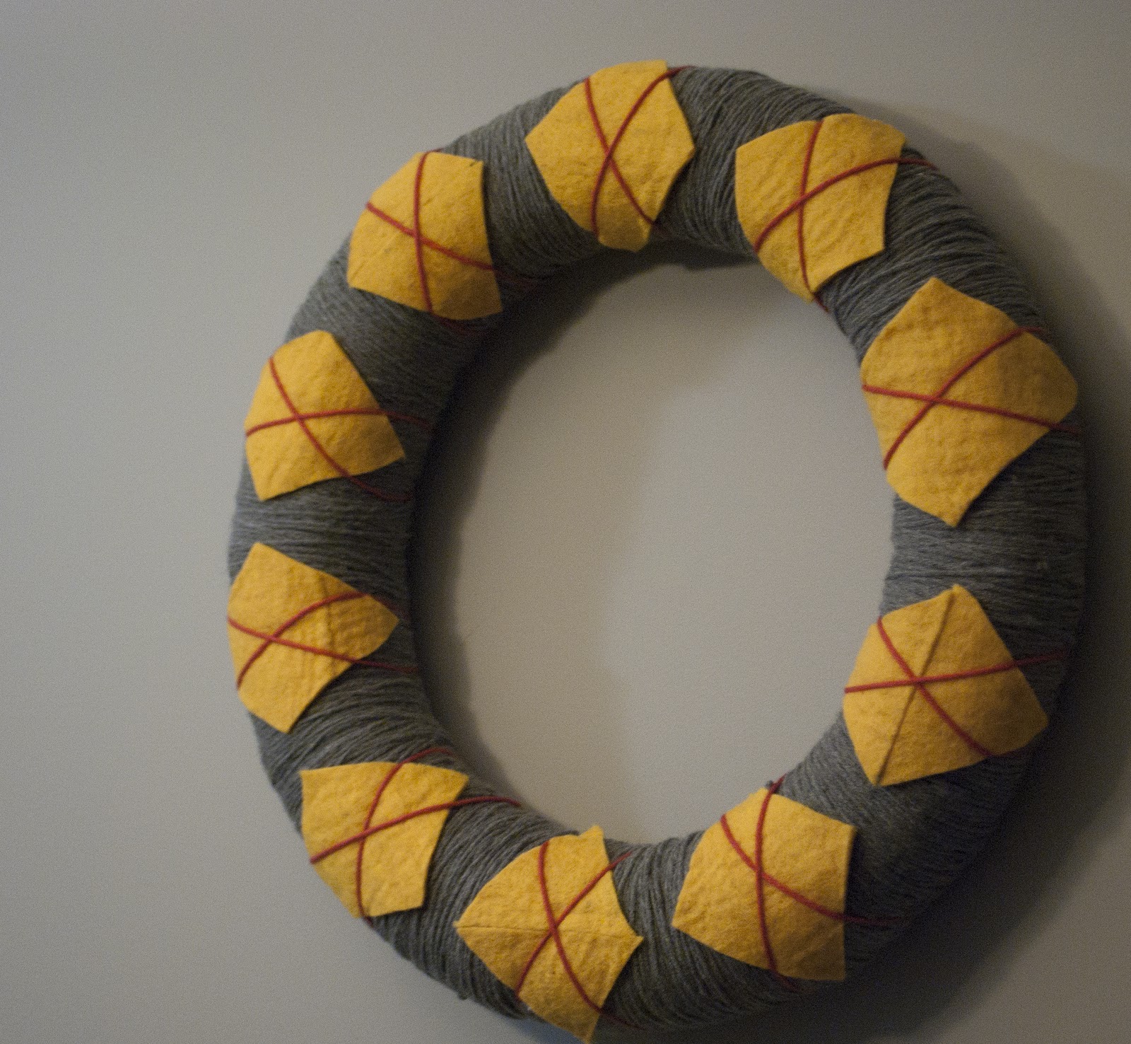 Strawberry Roan: Holiday DIY - Yarn Wrapped Wreath