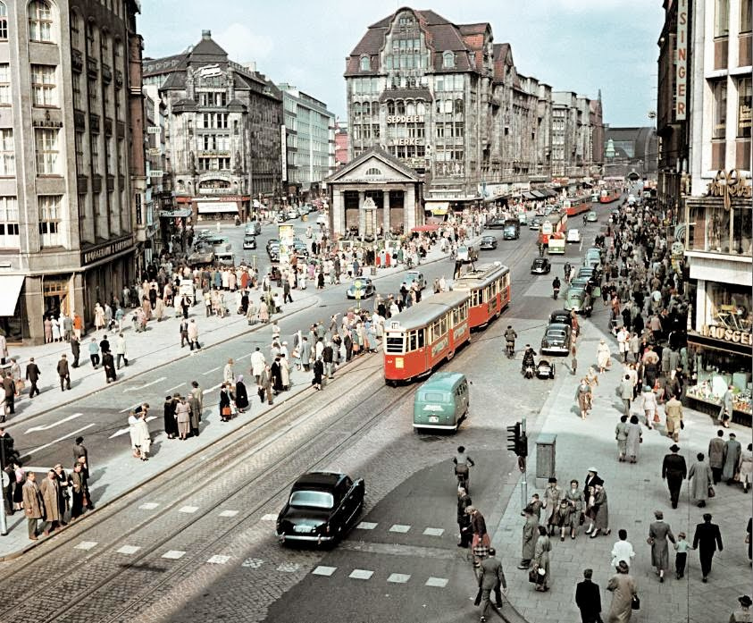 Rare and Amazing Color Photographs Capture Everyday Life in Germany ...