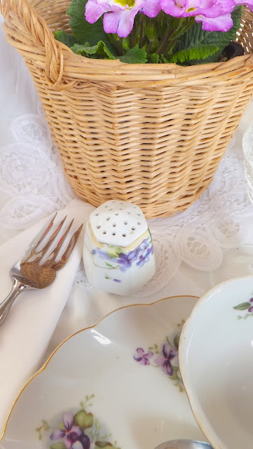 Ash Tree Cottage: Violet Love