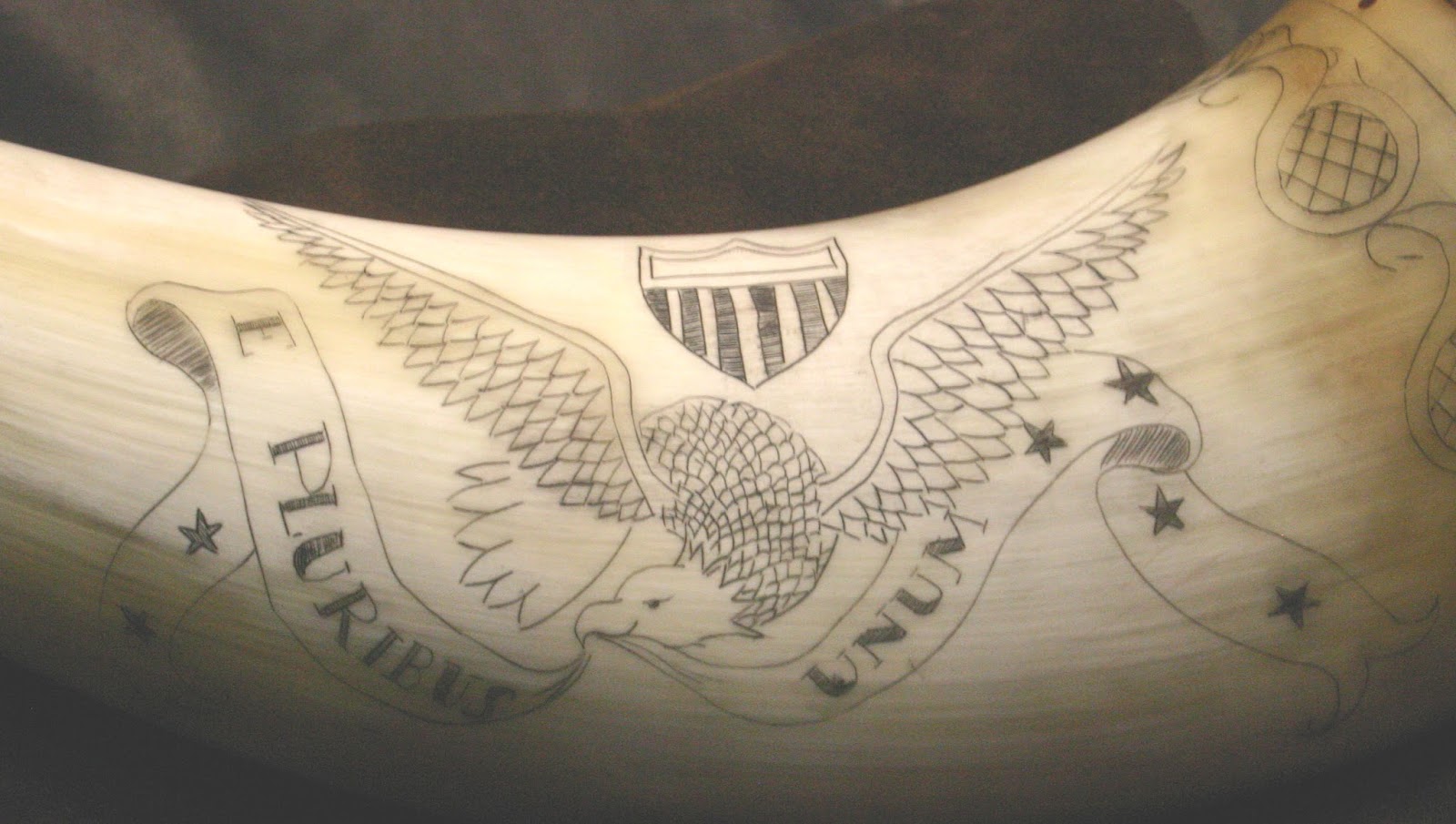 LZ & Company: Scrimshaw Powder Horn - Eagle & Arrows