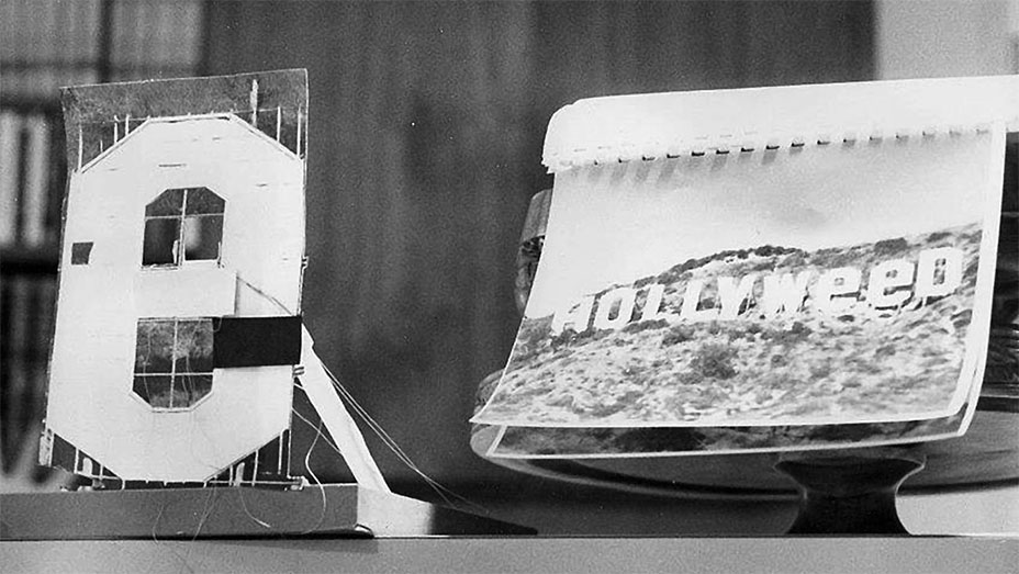 Devamlılık Hatası: Yılın ilk şakası - Hollyweed