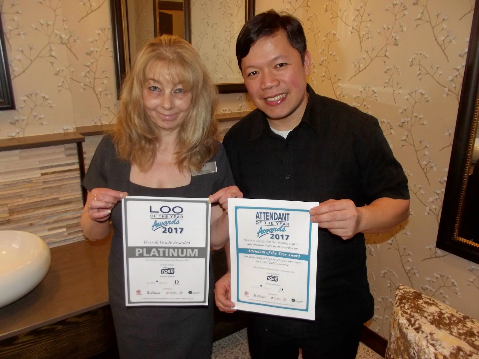 Paul Dickson Books and Tours: Maids Head Hotel Norwich Retains Top ...