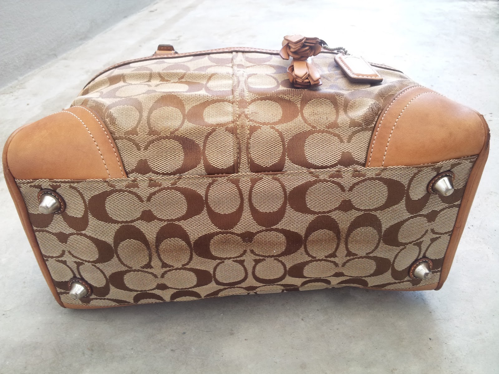 pArT tiMe bUnDLe: Authentic Coach Monogram Hand Carry Bag (SOLD)