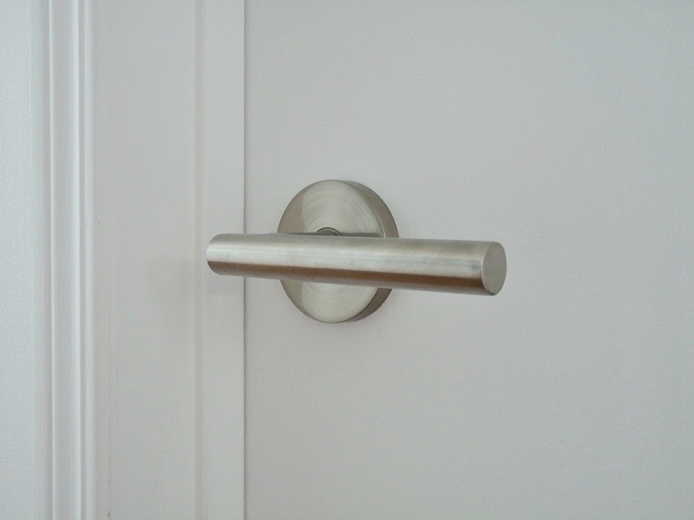 Mid-Century Modern Inspired Interior Door Levers | Dans le Lakehouse