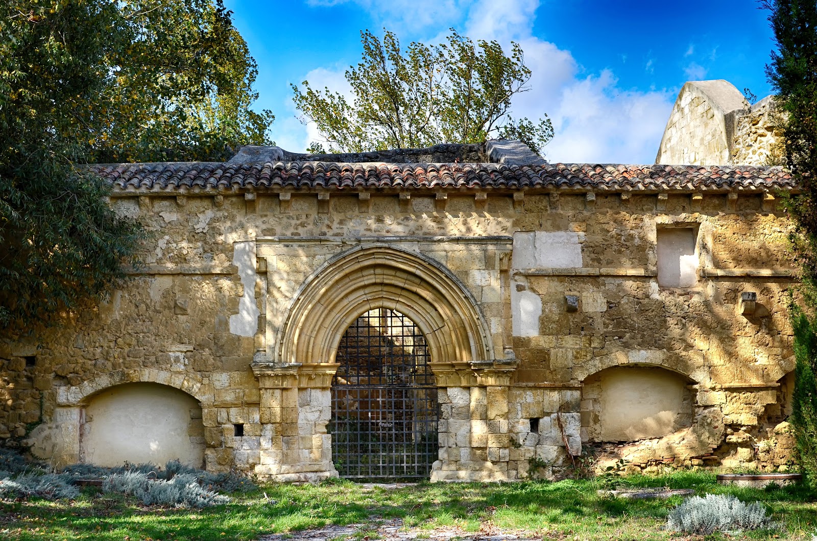 El románico naciente. El Monasterio de San Salvador | Dentro de mi mochila