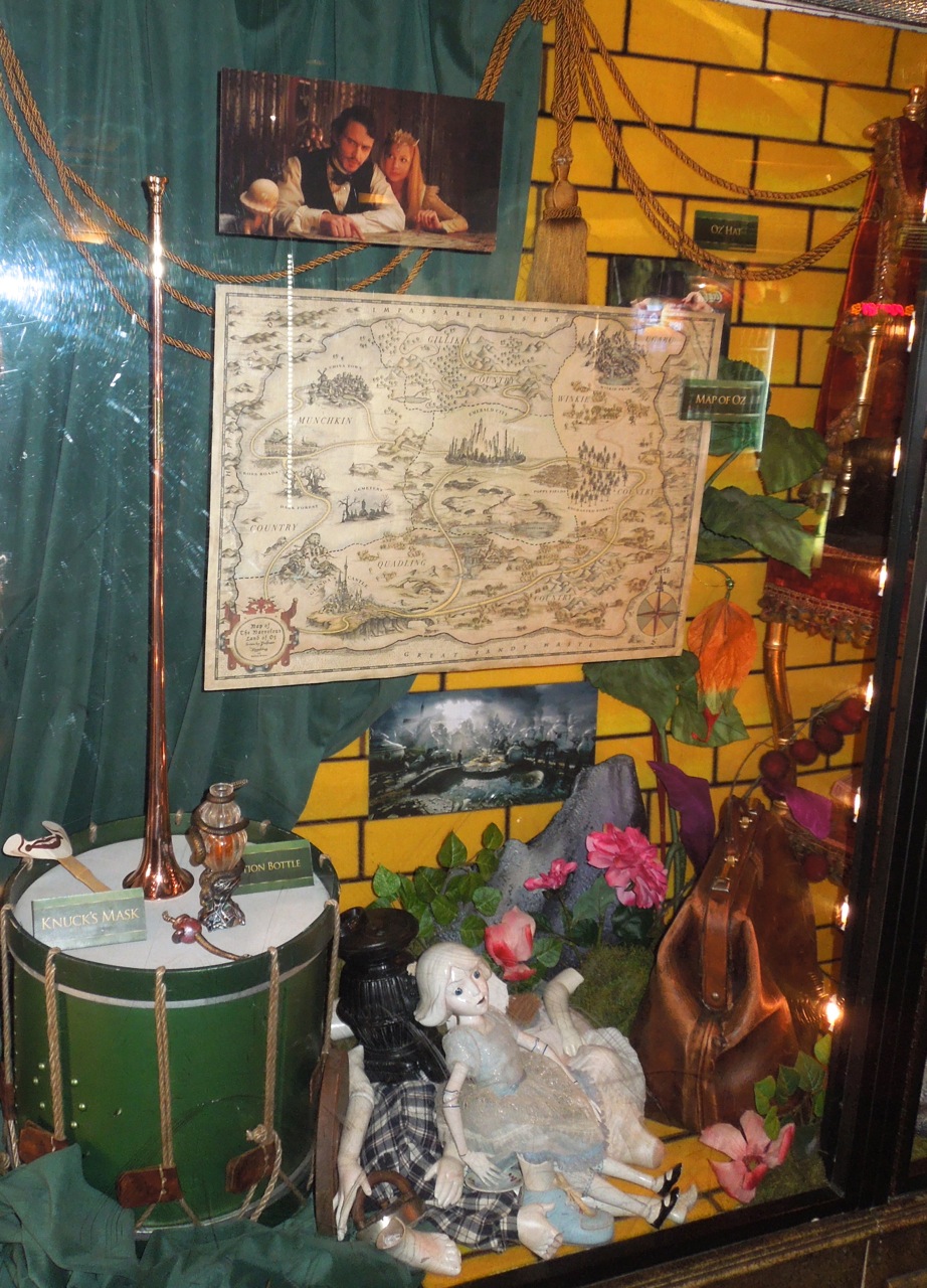 Hollywood Movie Costumes and Props: Original props featured in Oz The ...